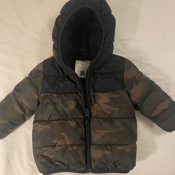 GAP | Jackets & Coats | Gap 824m Camo Puffer Jacket Coldcontrol Max ...